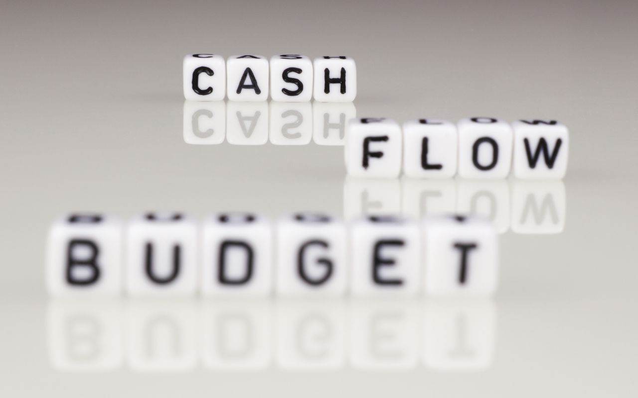 How To Effectively Monitor Cash Flow And Budgeting - Intrepidium ...